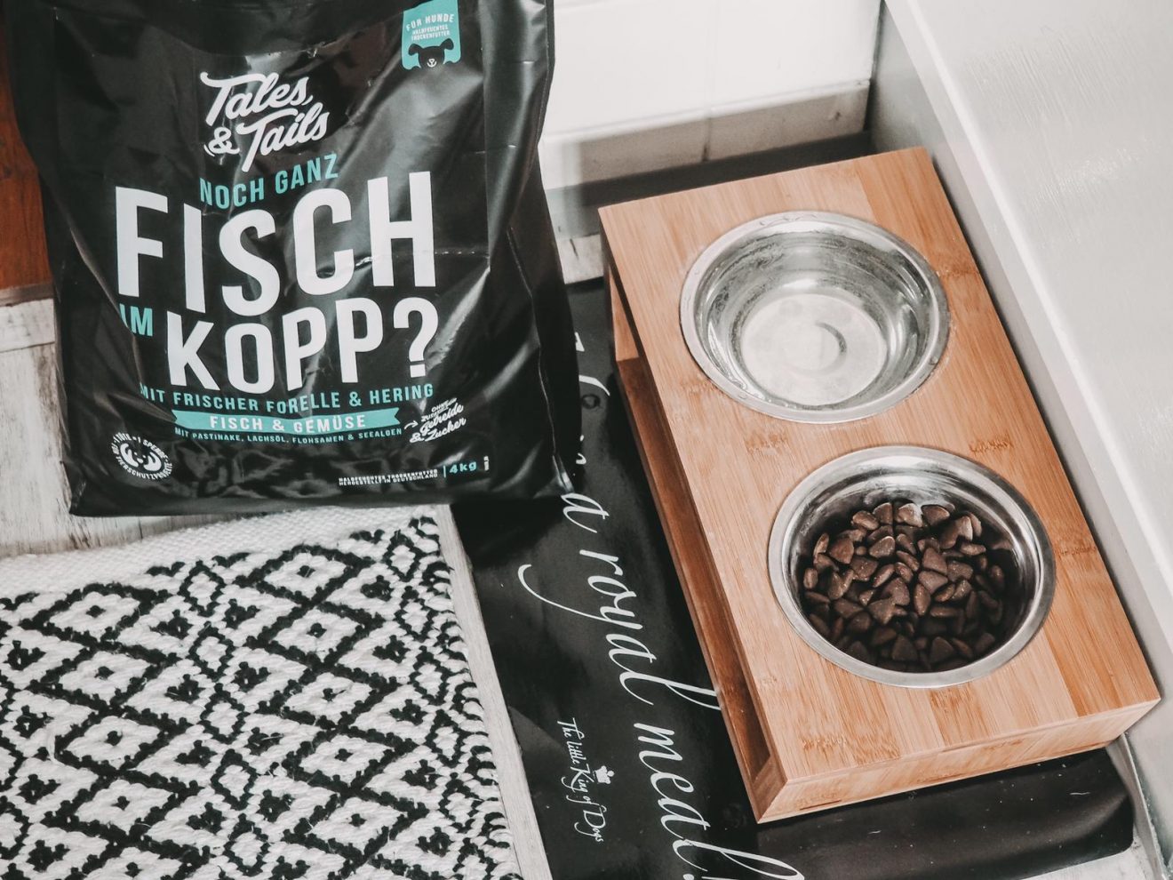 Tales and Tails - schmackhaftes Hundefutter mit Fisch - Label Love