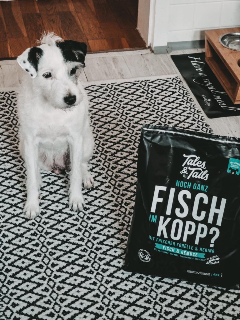 Tales and Tails - schmackhaftes Hundefutter mit Fisch - Label Love